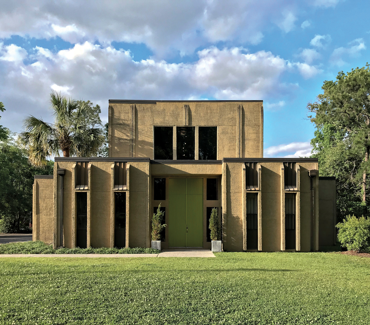 Traverse The Contemporary Art Scene With This Gallery Owner | Luxe ...