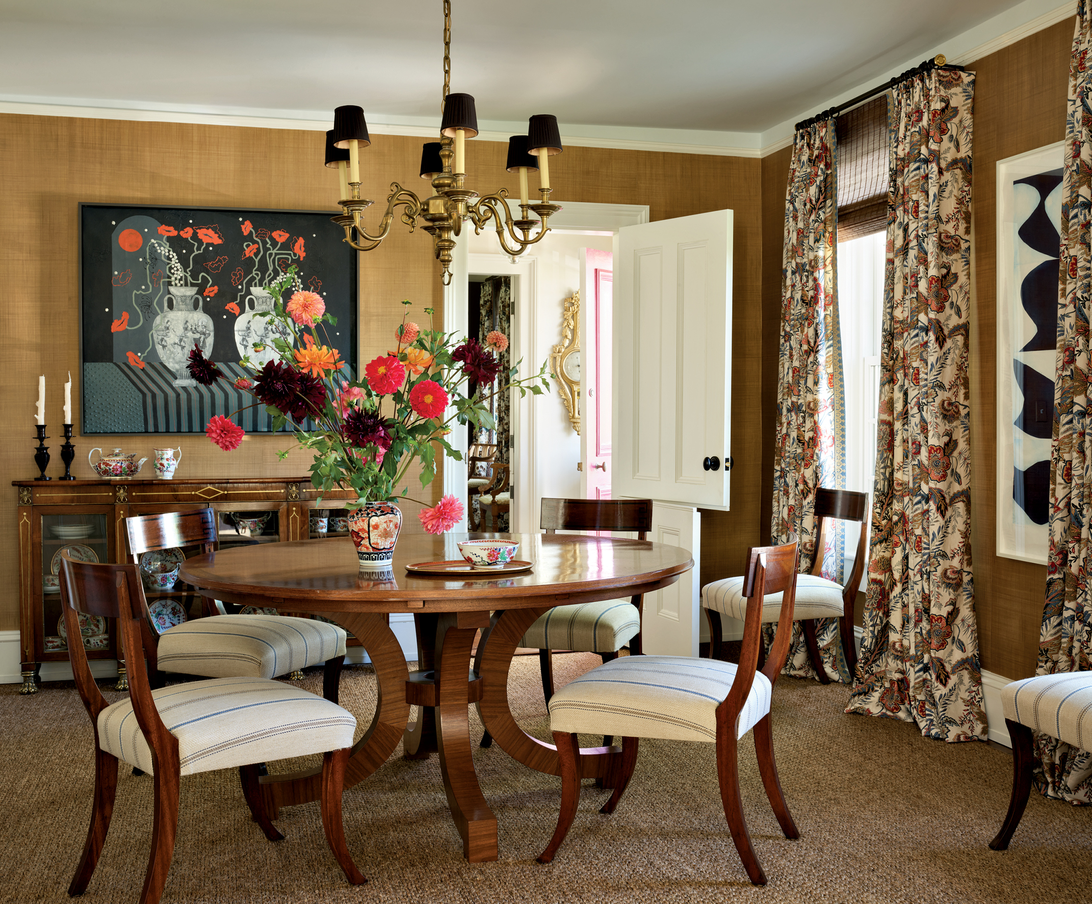 Matthew Patrick Smyth Masters Guest-Friendly Spaces In Connecticut | Luxe Interiors + Design