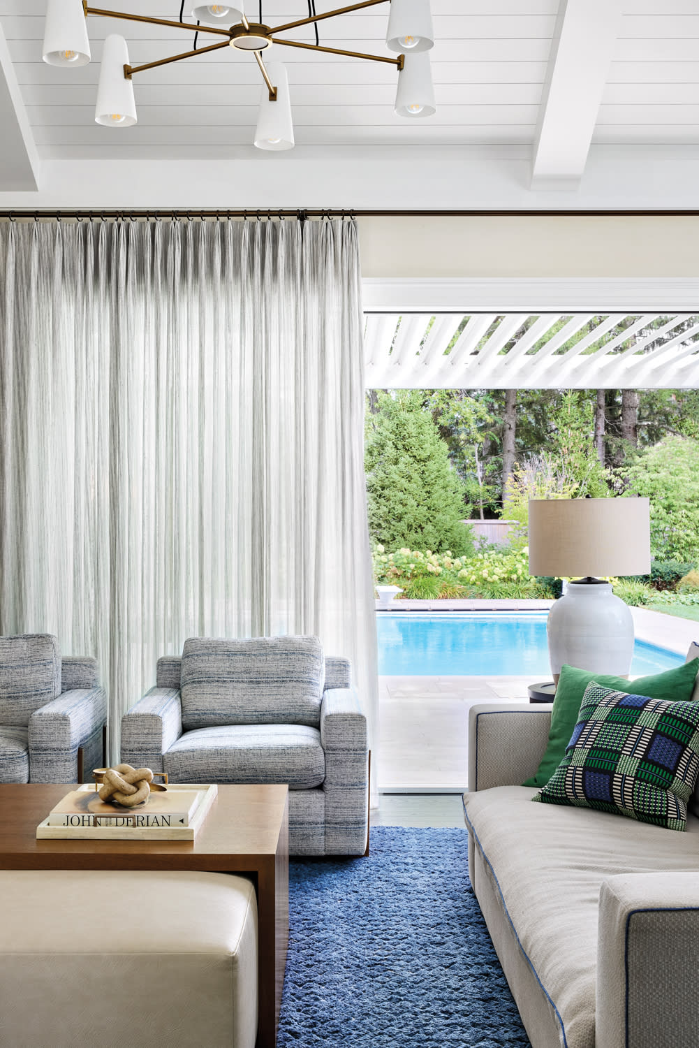Behind This Historic Chicago Home Reimagined With Vibrant Art | Luxe ...
