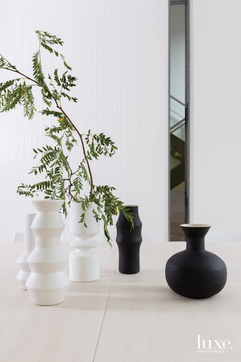 ‘Barn-Chic’ Hamptons Home Embraces A Clean Look | Luxe Interiors + Design