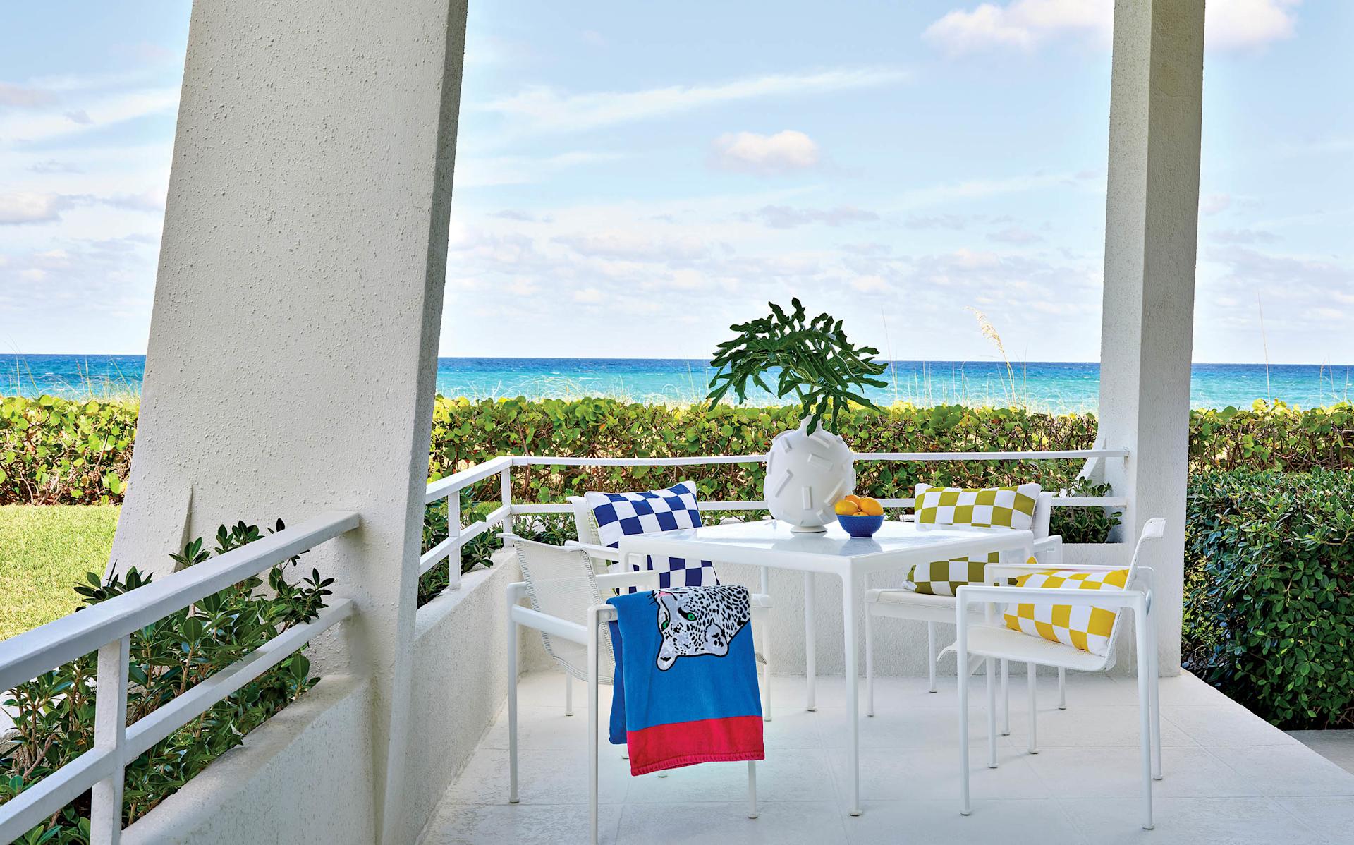 Jonathan Adler Designs A Lively Yet Chic Palm Beach Retreat | Luxe ...