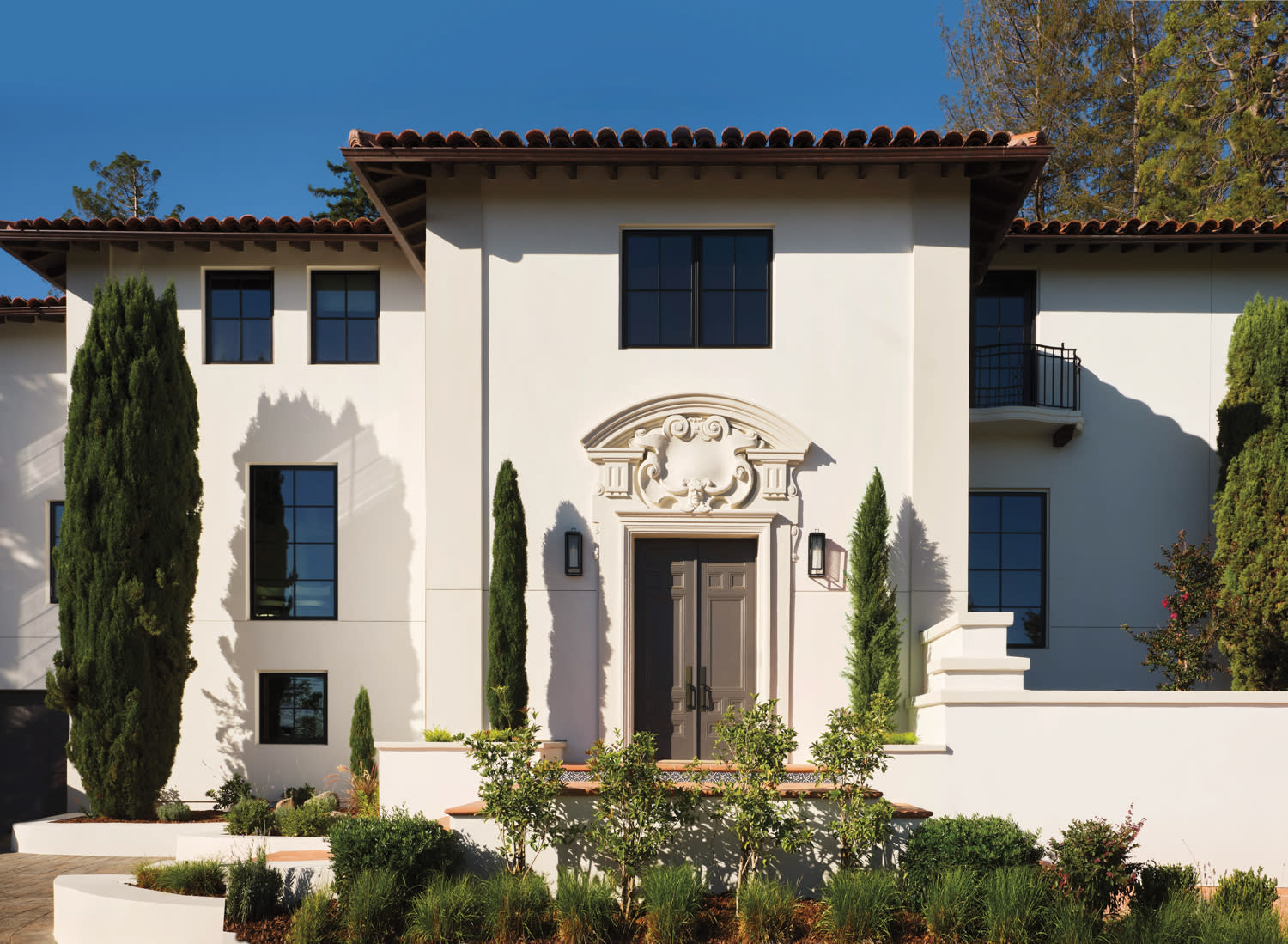 See How A Mediterranean-Style Hillsborough Home Invites All To Relax ...