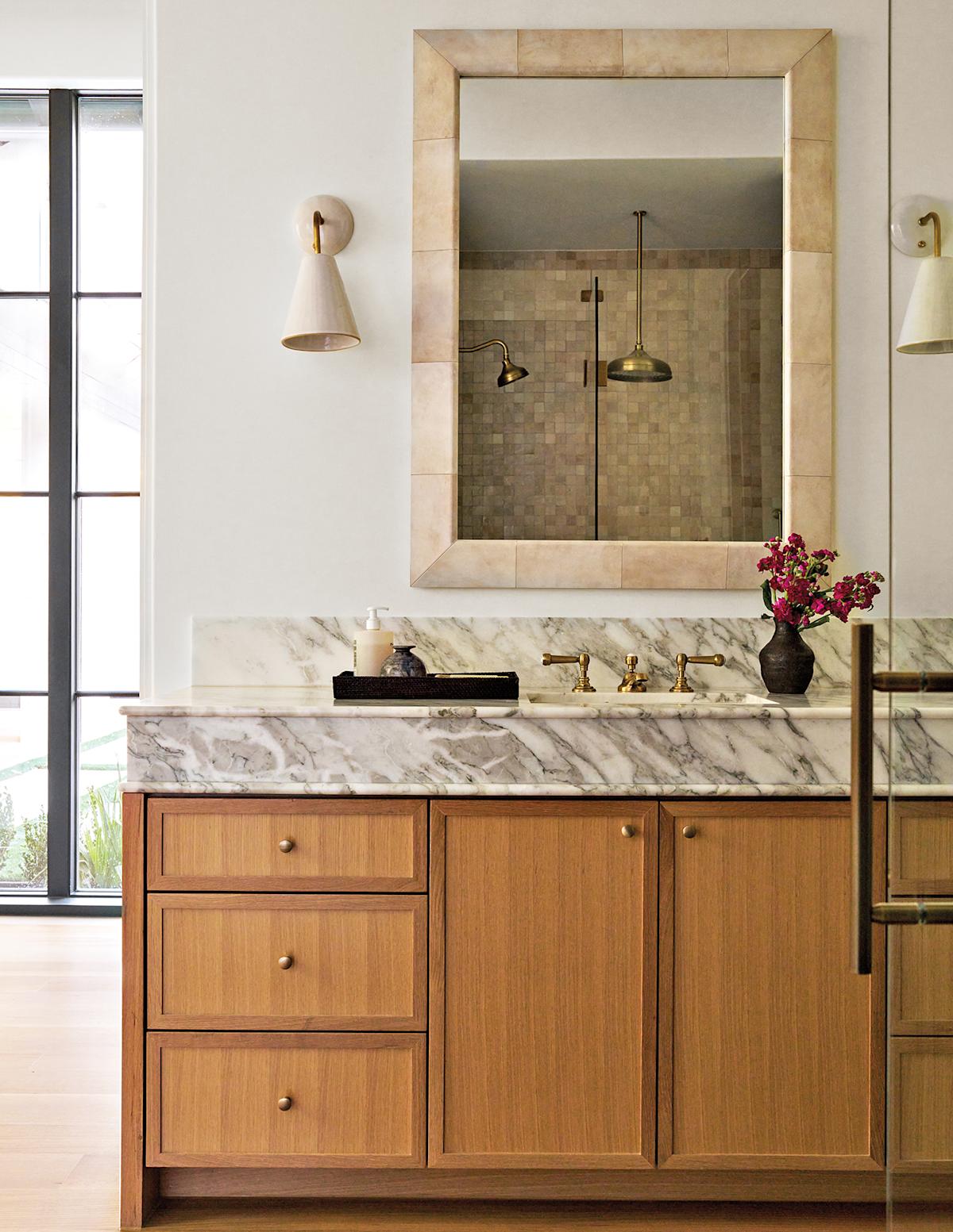 Explore A Spanish Colonial Revival Abode In Dallas | LUXE Interiors ...