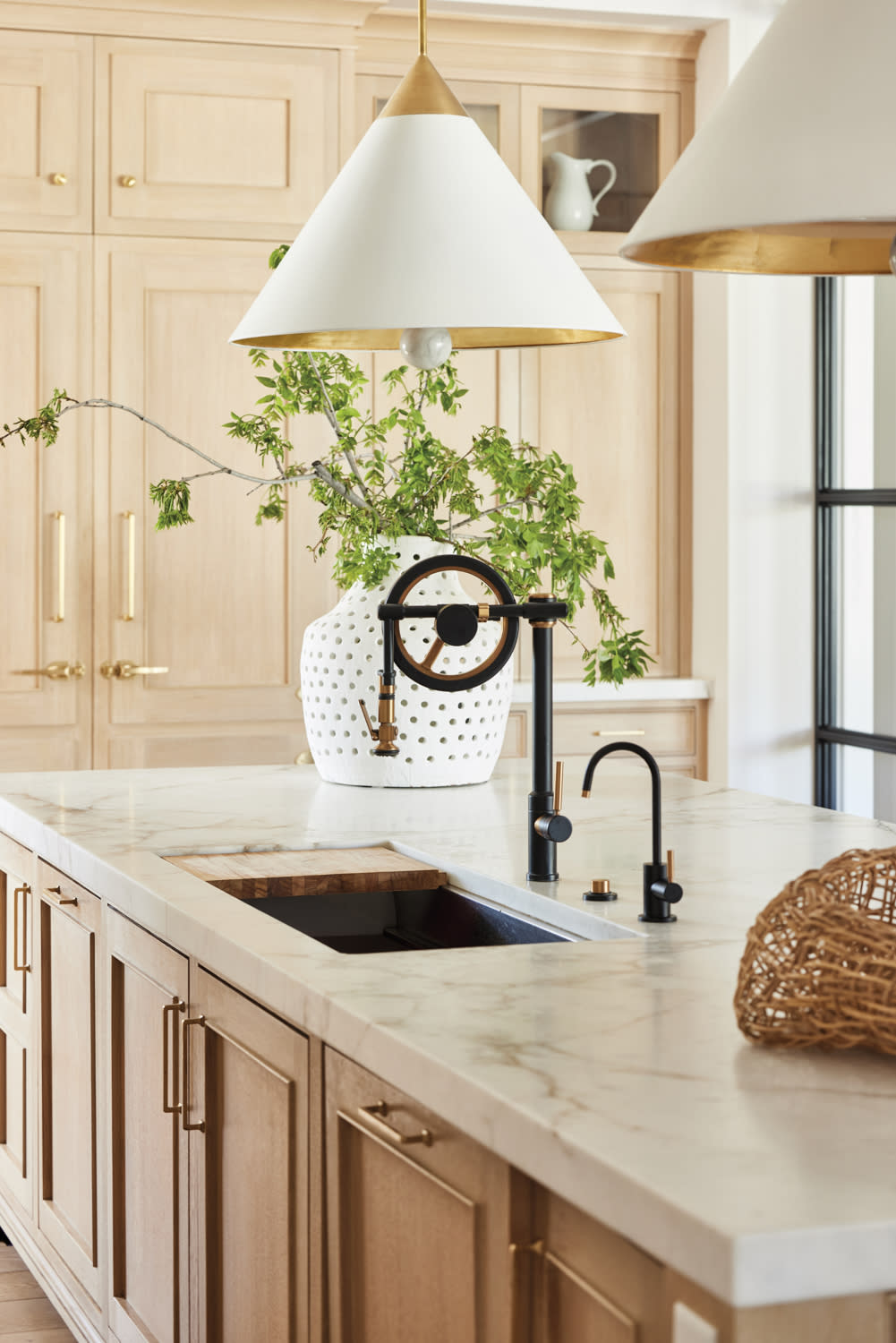 Explore An Arizona Family Abode With A Casual Yet Edgy Vibe | LUXE ...