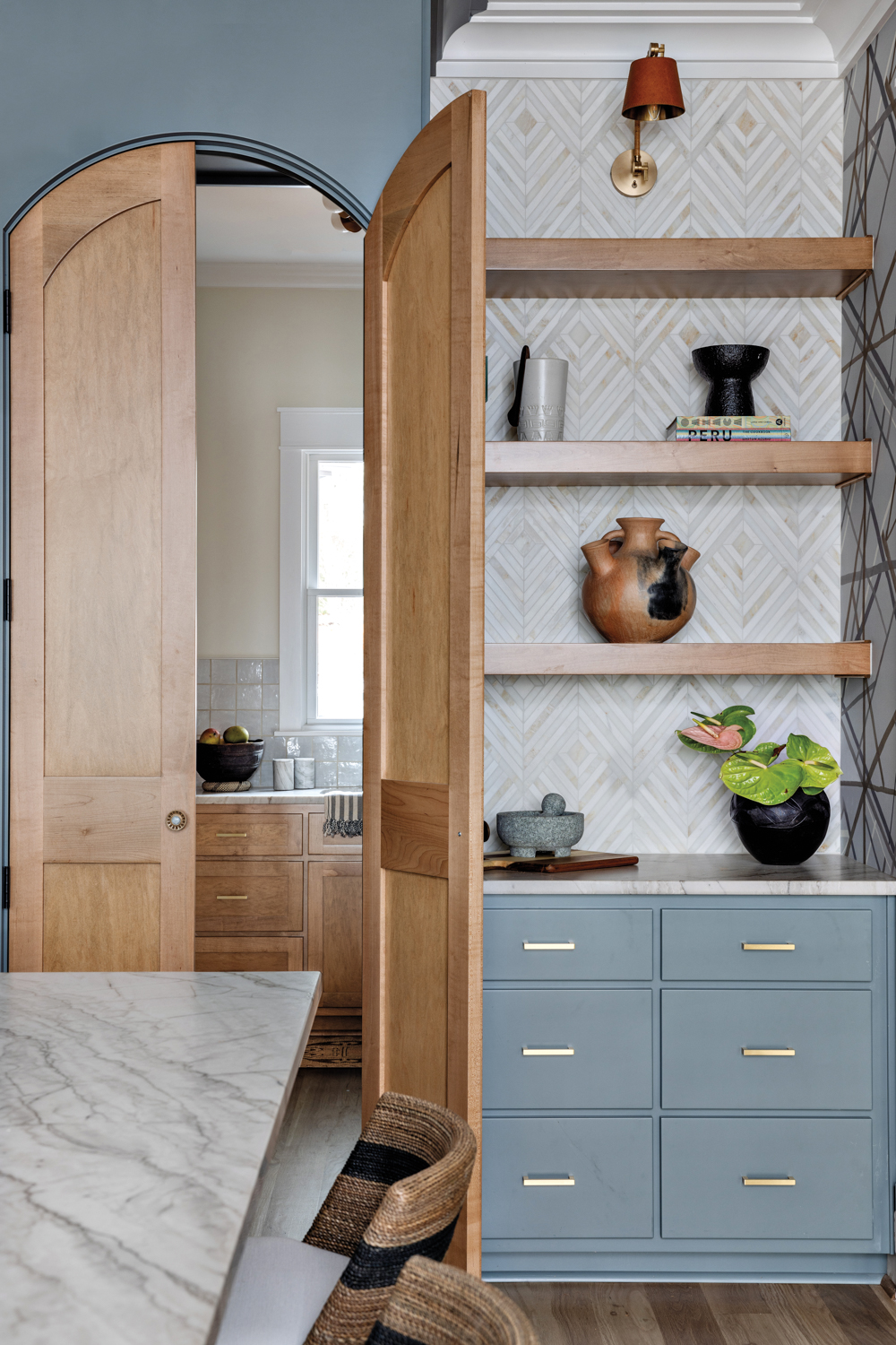 Tour This North Carolina Lake Home Layered In Sophistication | Luxe ...