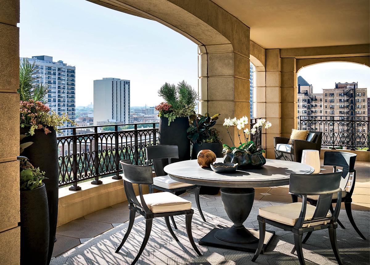 Tour This Chic Chicago Condo Inspired By Parisian Elegance | LUXE ...