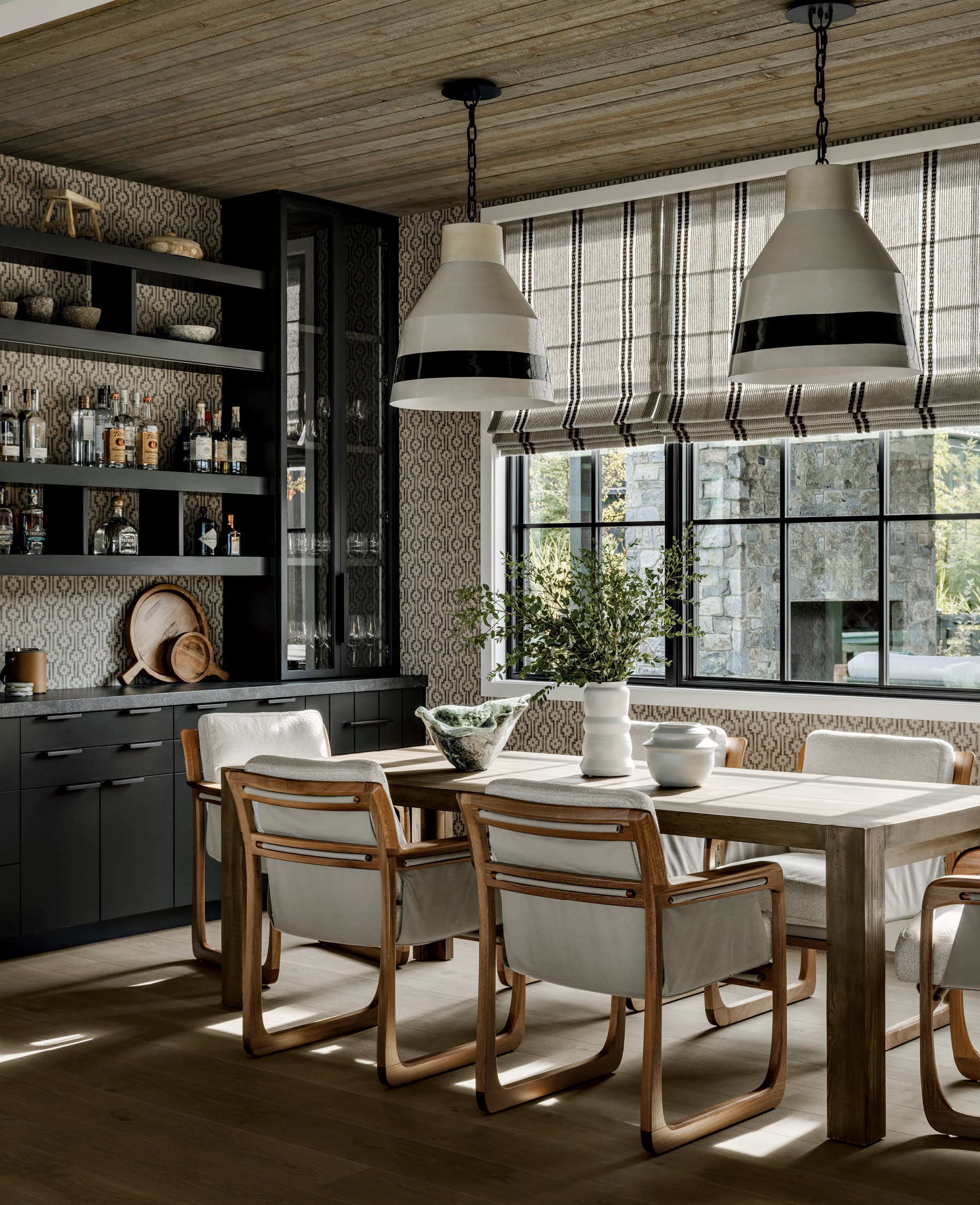 A Hilltop Retreat In Idaho Celebrates Its Surroundings | LUXE Interiors ...