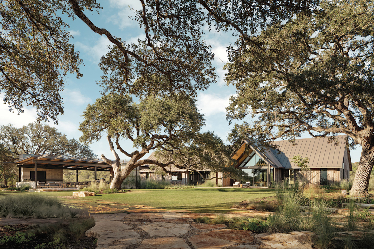 This Country Compound In Texas Gets A Ranch-Inspired Glow Up | Luxe ...