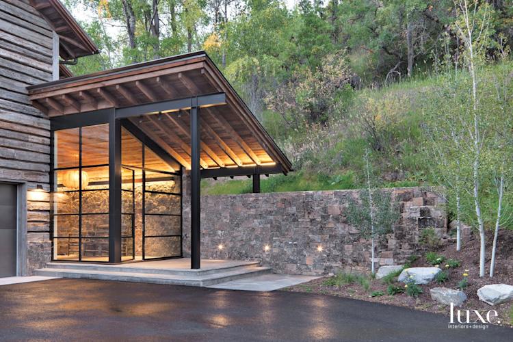 Rustic Meets Industrial In A Colorado Mountain Home | Luxe Interiors ...