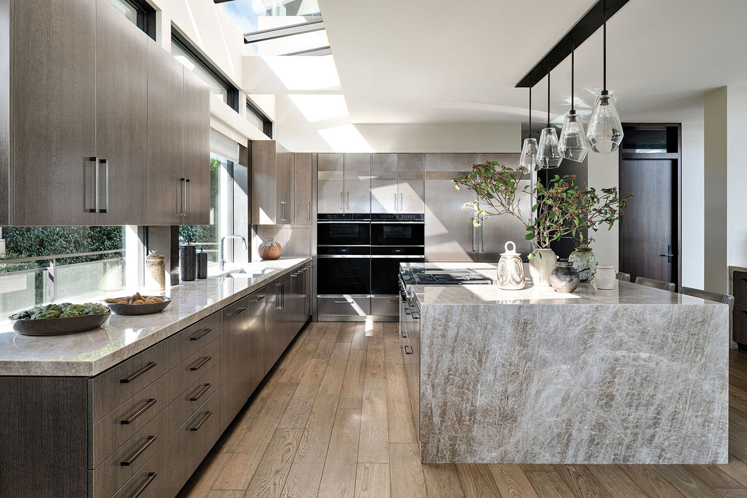 See A Pacific Palisades Home That Balances Soft + Sculptural | LUXE ...