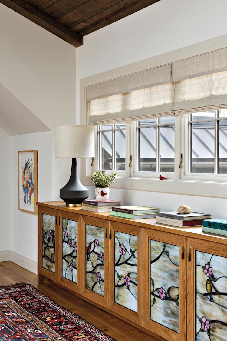 A Contemporary Chicago Home Emanates Cozy, Historic Charm | Luxe ...