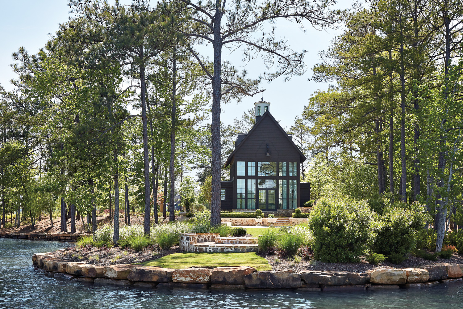 Inside A Traditional Alabama Lake Home Modeled For Memories | Luxe ...