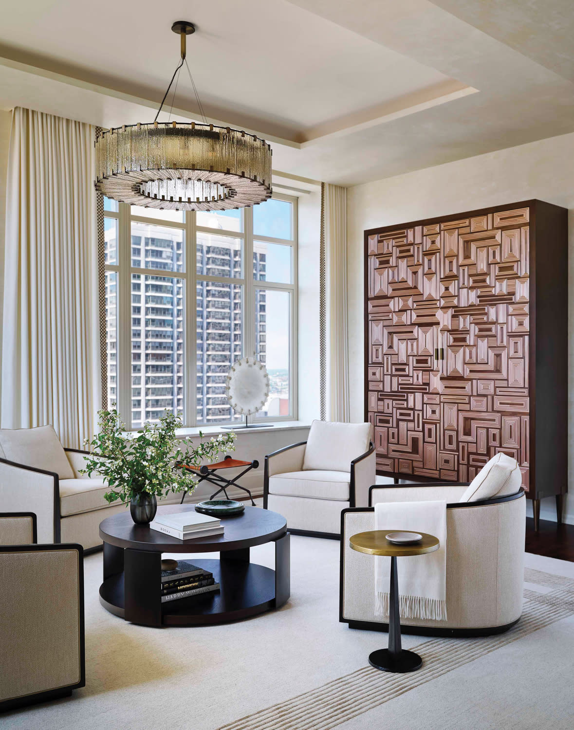 Party Ready: Inside A Chicago Pied-à-Terre With A High Glam Factor ...