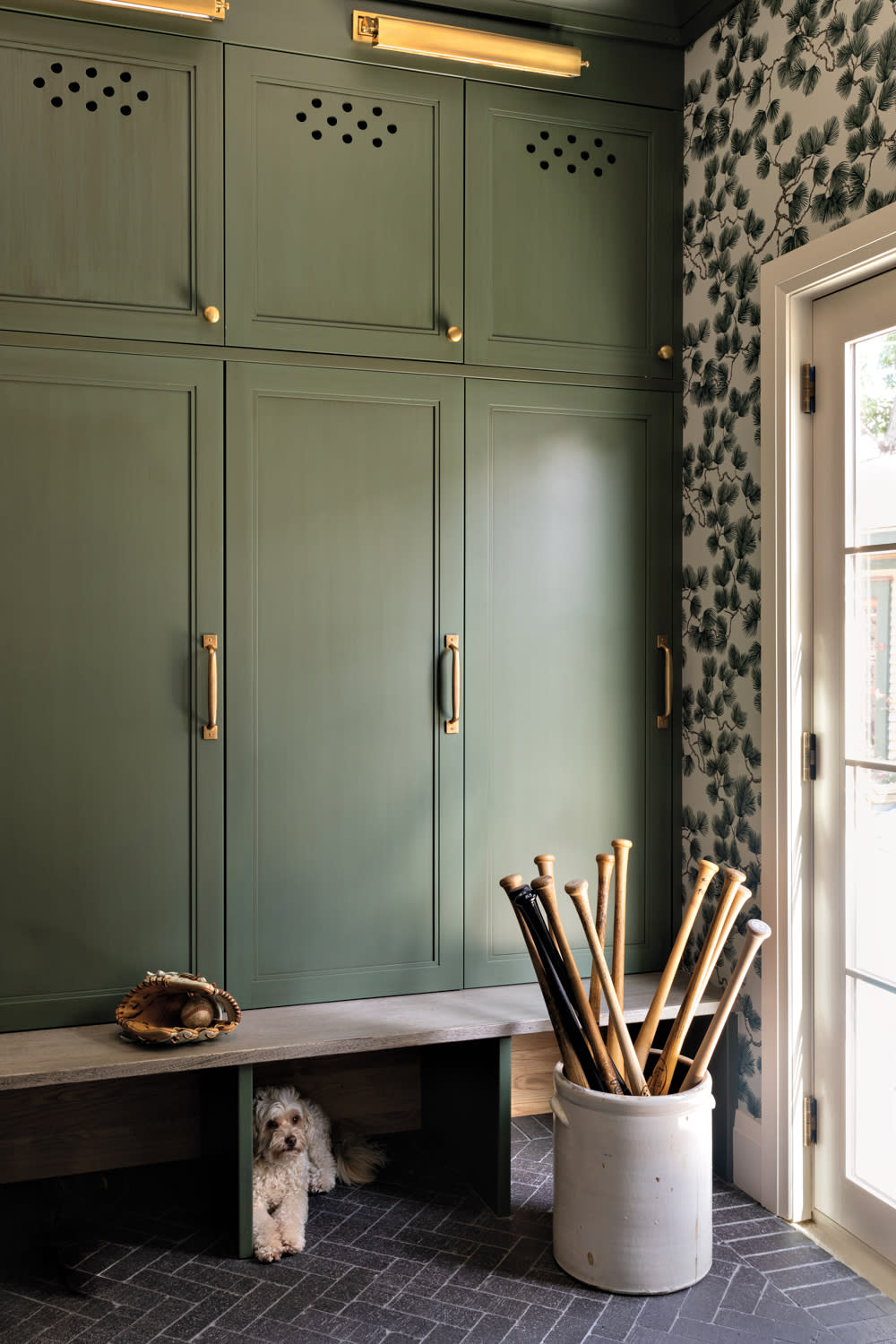 A Contemporary Chicago Home Emanates Cozy, Historic Charm | Luxe ...