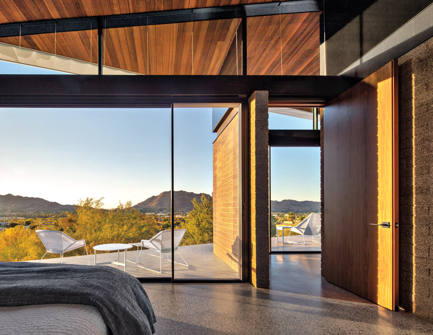 Enjoy The Views In This Arizona Home Floating Above The Landscape ...