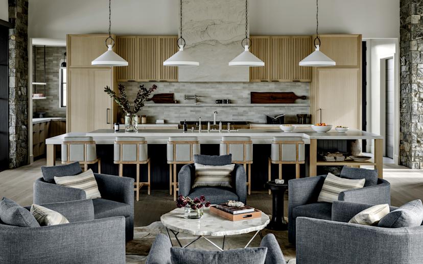 A Hilltop Retreat In Idaho Celebrates Its Surroundings | LUXE Interiors ...