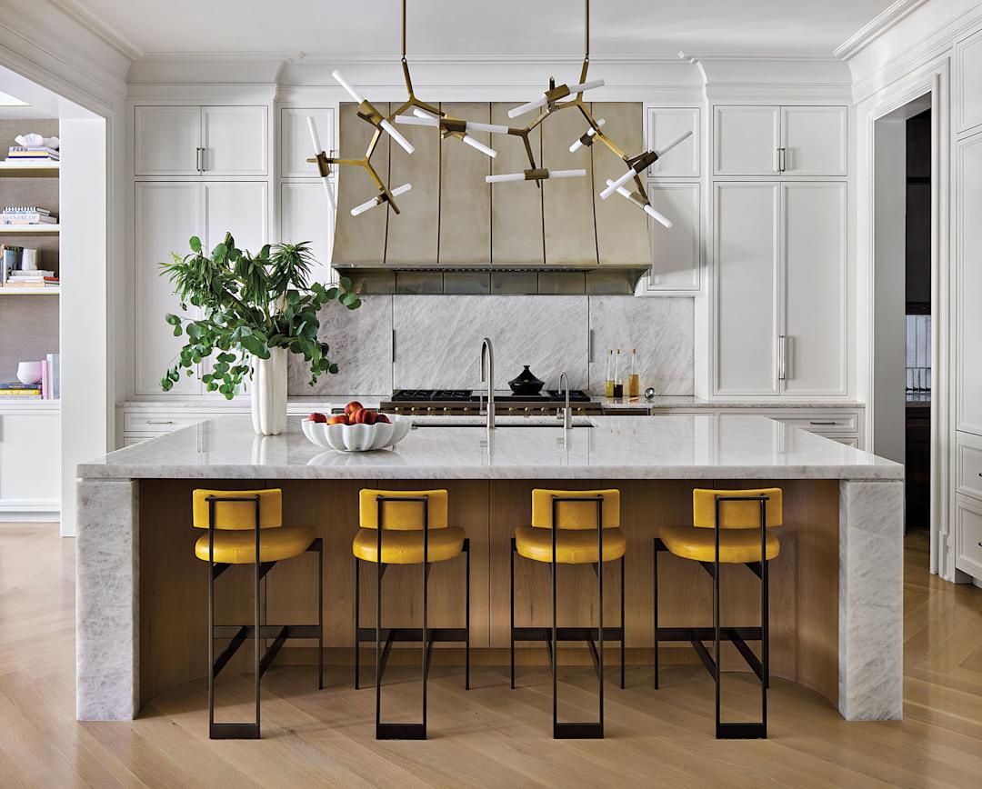 A Transitional Chicago Townhome Suits Family Life In Style | LUXE ...