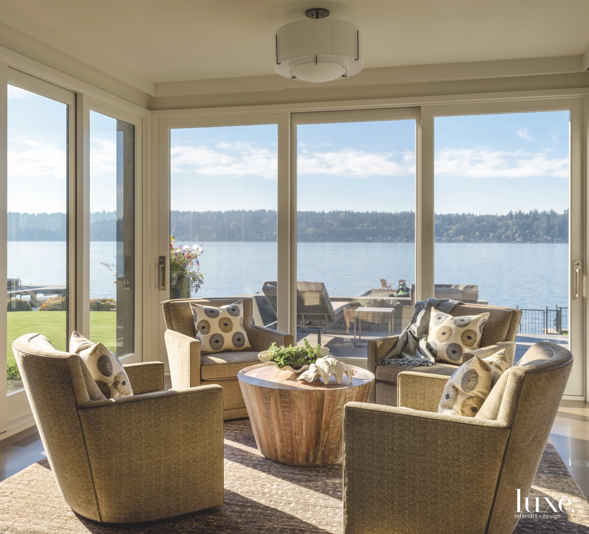A Camo Jacket Inspires The Colors Of This Lake Home | Luxe Interiors ...
