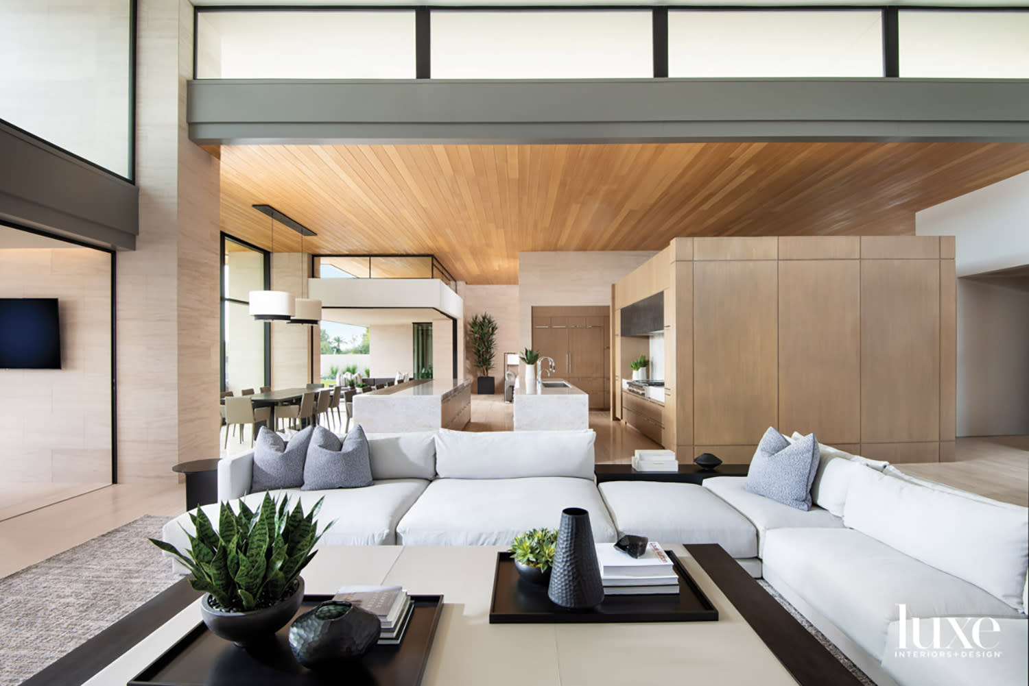 An Arizona Retreat Goes All In On Modern Design And Muted Tones | Luxe ...