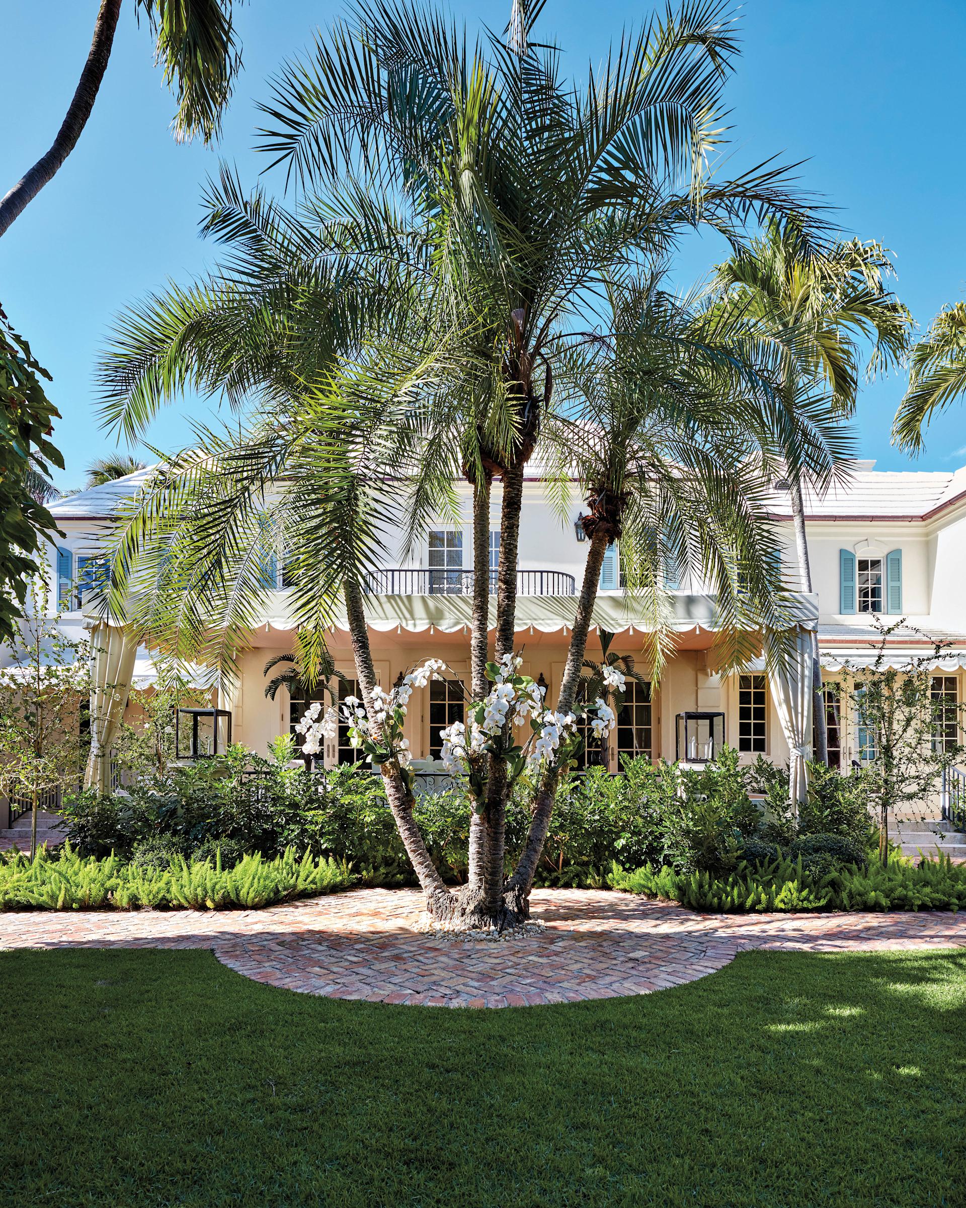 Visit A Palm Beach Estate With A Cheerful, Airy Palette | Luxe ...