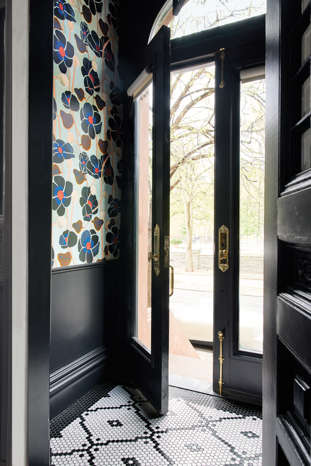 Tour A Historic Brooklyn Brownstone With Playful ‘70s Hues | Luxe ...
