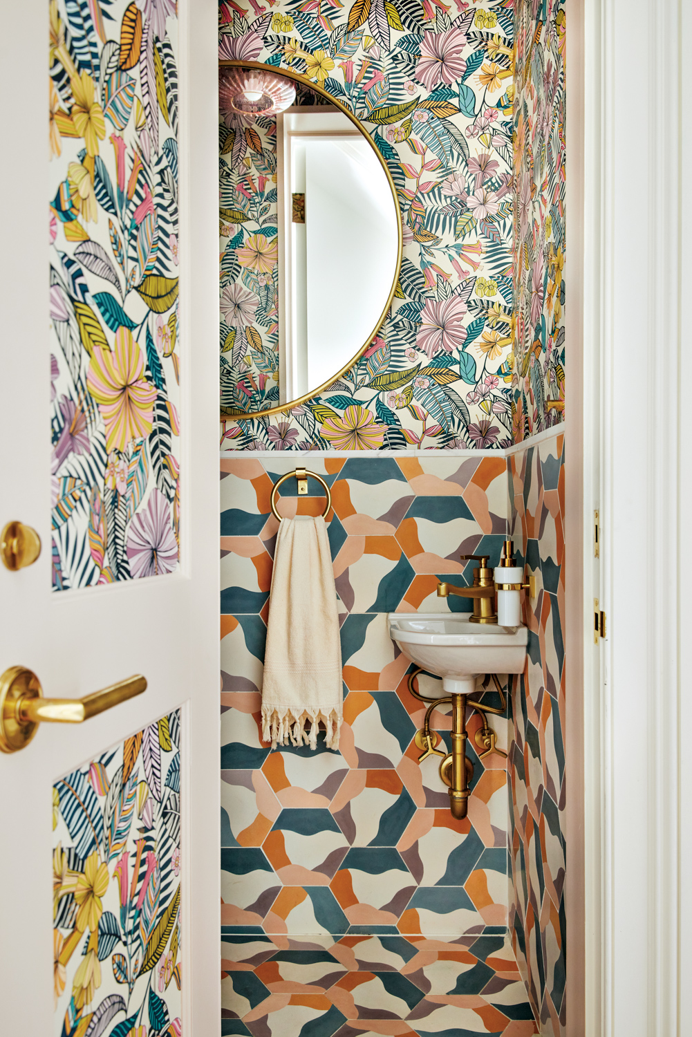 Tour A Historic Brooklyn Brownstone With Playful ‘70s Hues | Luxe ...