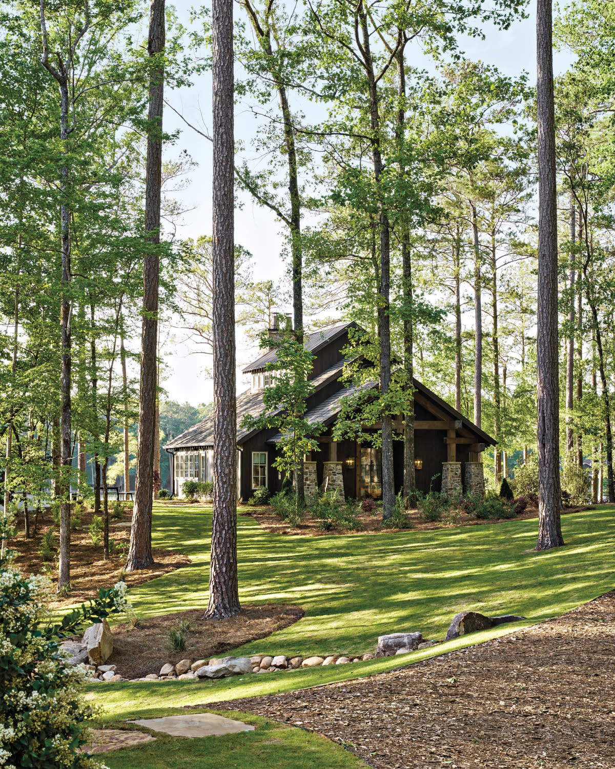Rocky Landscapes Inspire The Look Of This Georgia Lake Retreat | Luxe ...