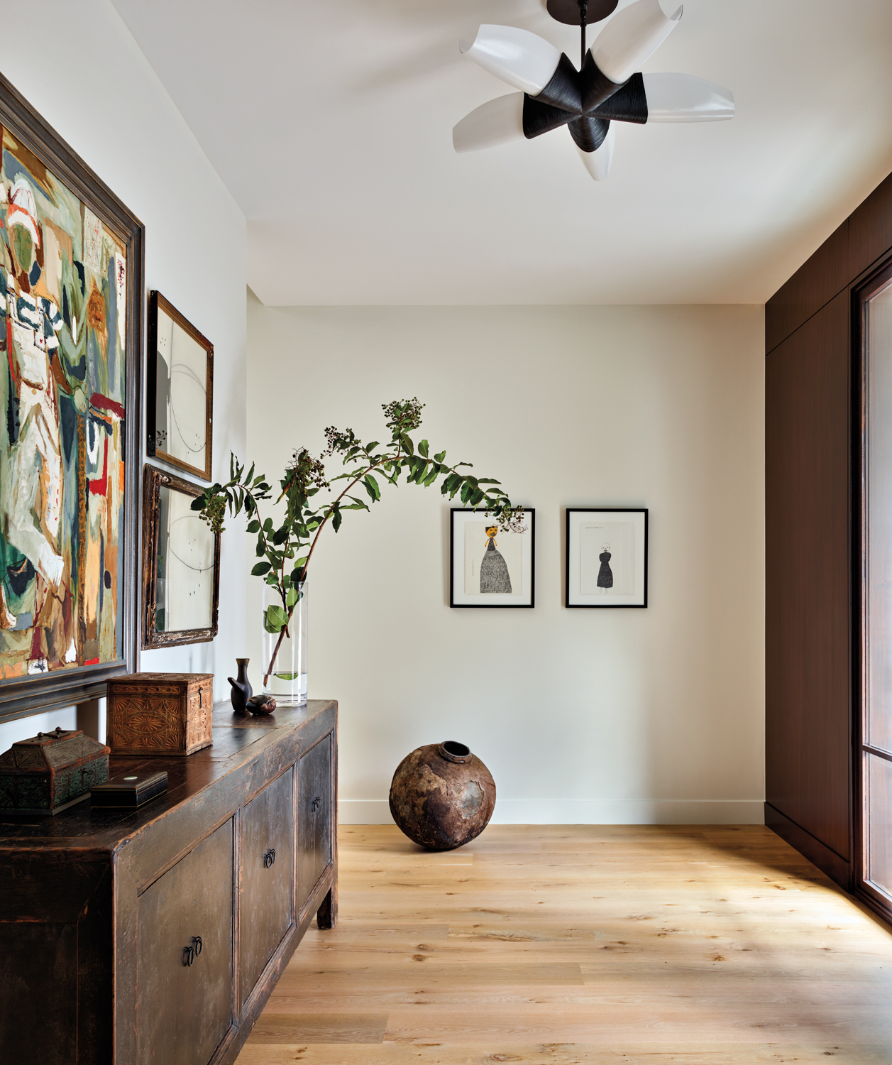 Be Awed By The Artful Brilliance Of A Lighting Leader’s Savannah Home ...