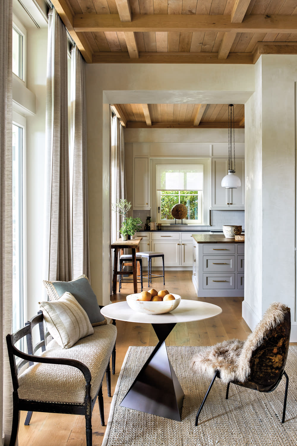 Inside A Shingle-Style Home Perched On The Shores Of Kiawah Island ...