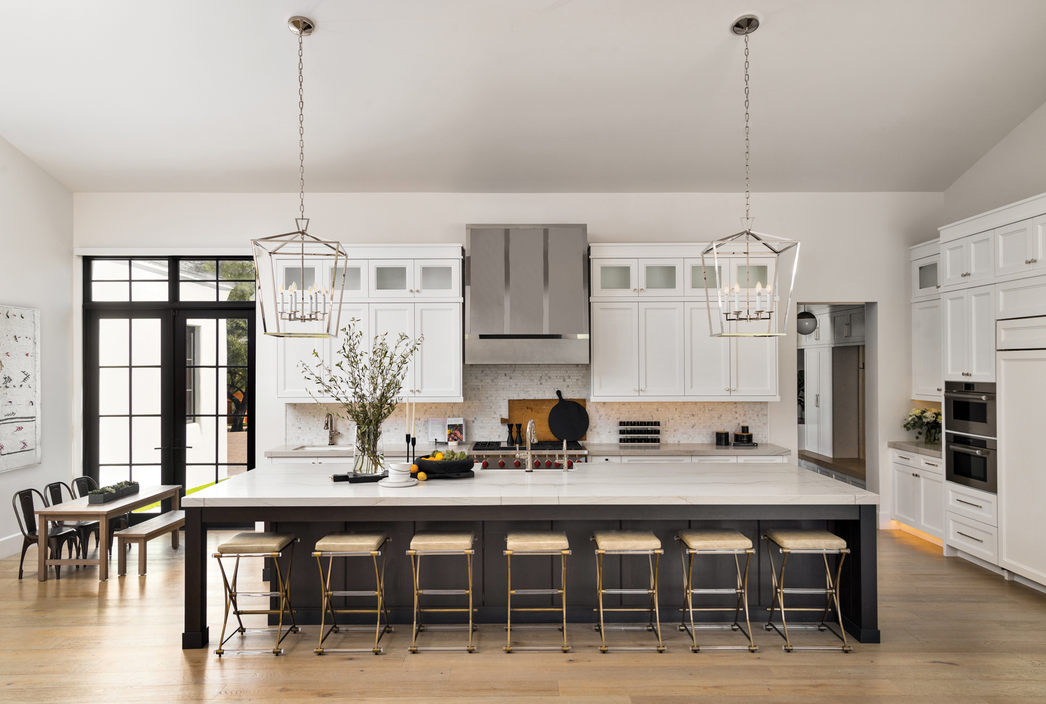 Catch A Glimpse Of The Mountains In This Minimalist Arizona Abode ...