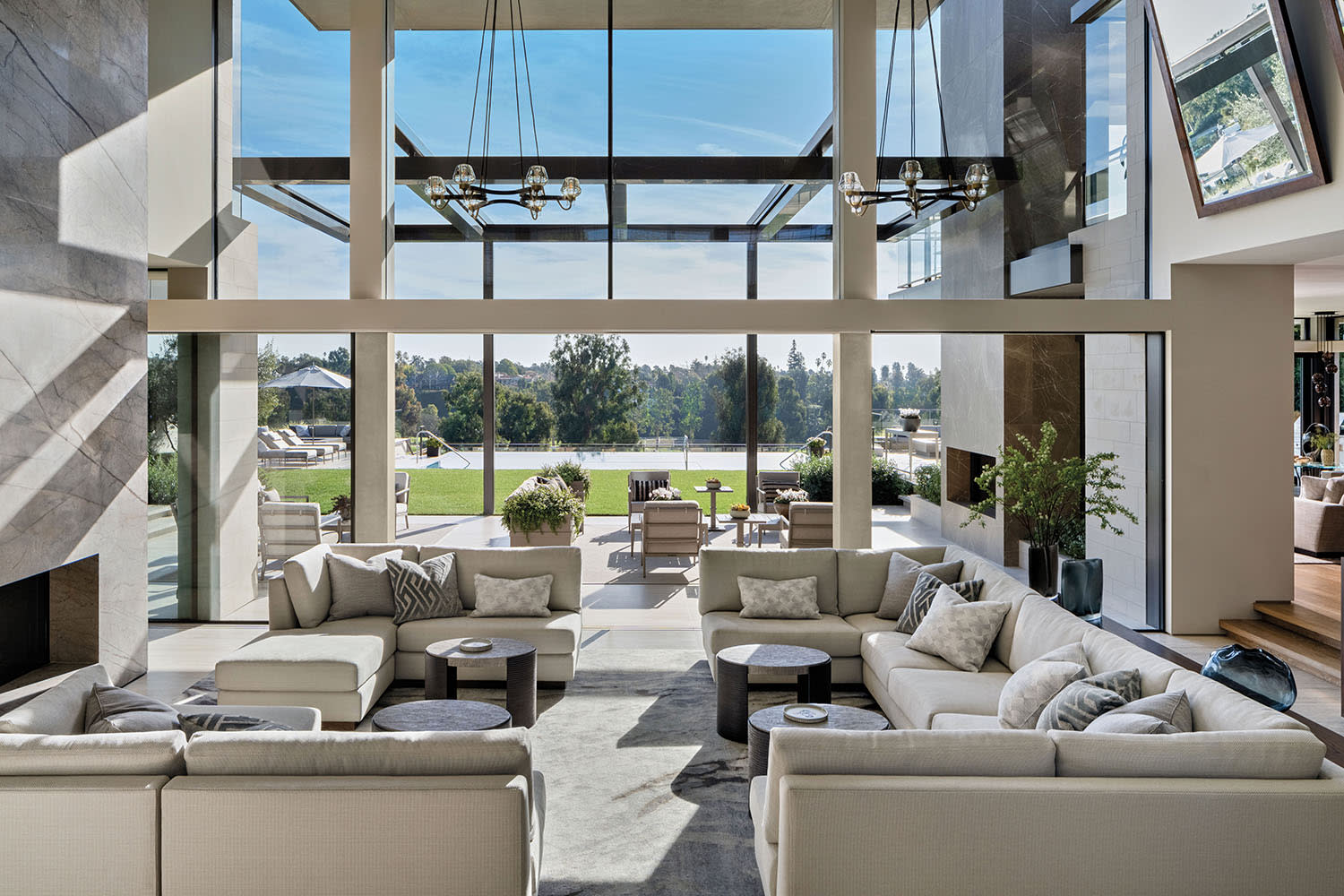 See A Pacific Palisades Home That Balances Soft + Sculptural | LUXE ...