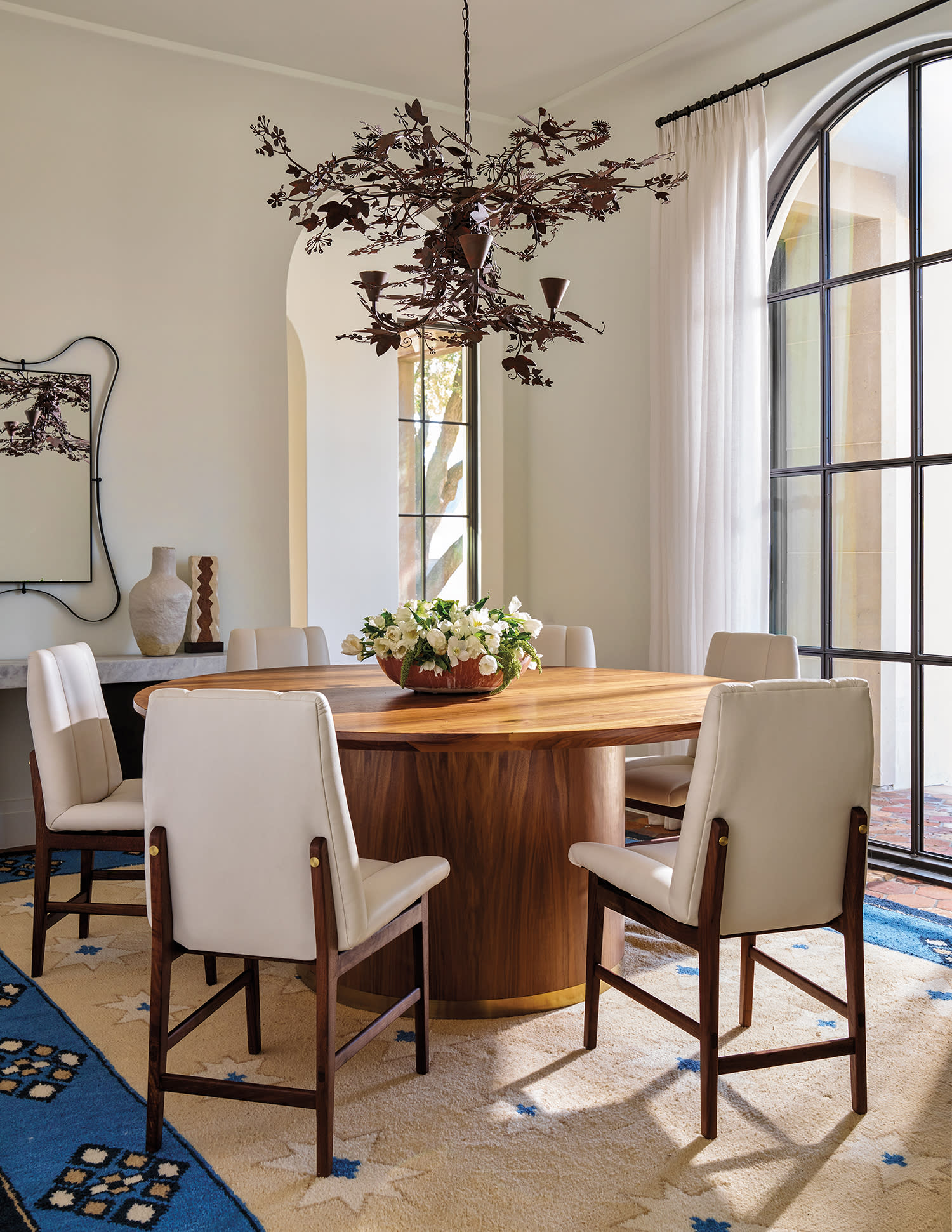 Explore A Spanish Colonial Revival Abode In Dallas | LUXE Interiors ...