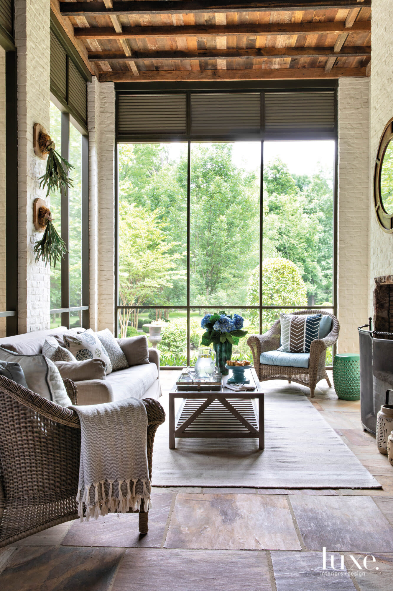 Lively Designs And Saturated Hues Update A Memphis Manse | Luxe ...