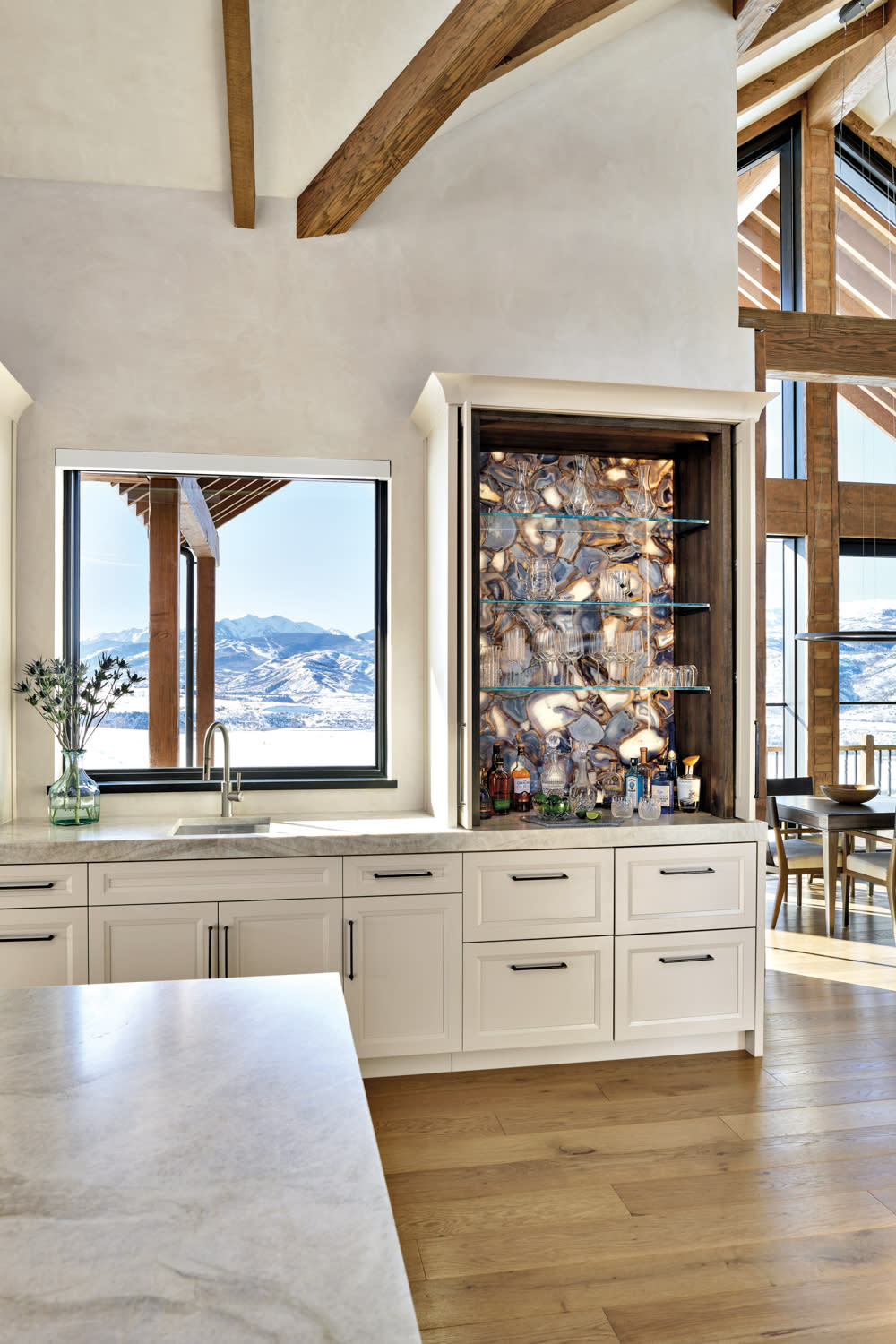 Explore A Ranch-Style Aspen Home On An Elk Migration Route | Luxe ...