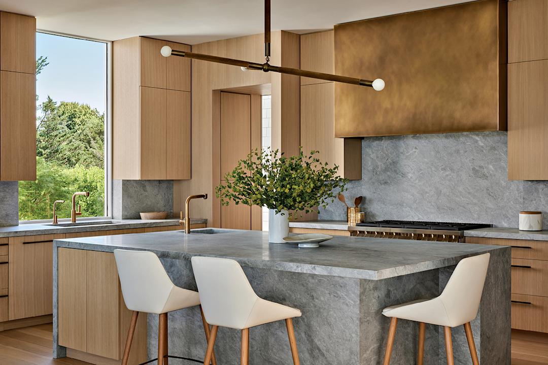 Escape To A Hamptons Home With Seriously Serene Interiors | LUXE ...