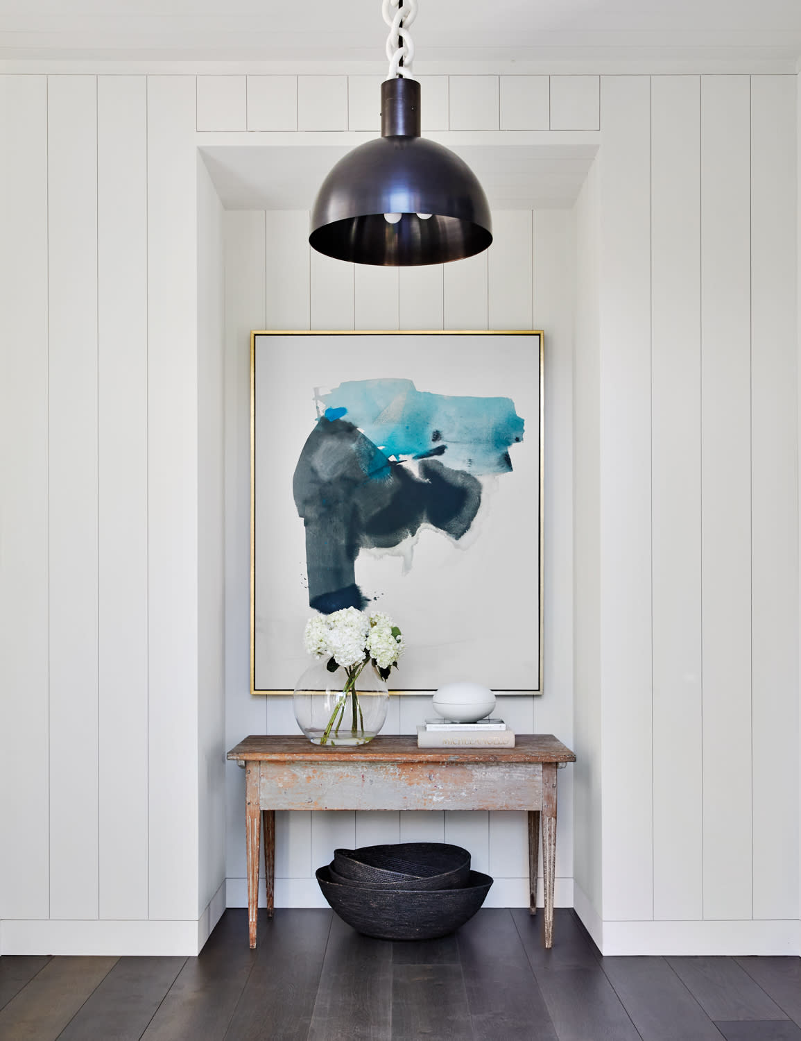 A Modern Take On Farmhouse That Dazzles With A Library-Dining Room ...