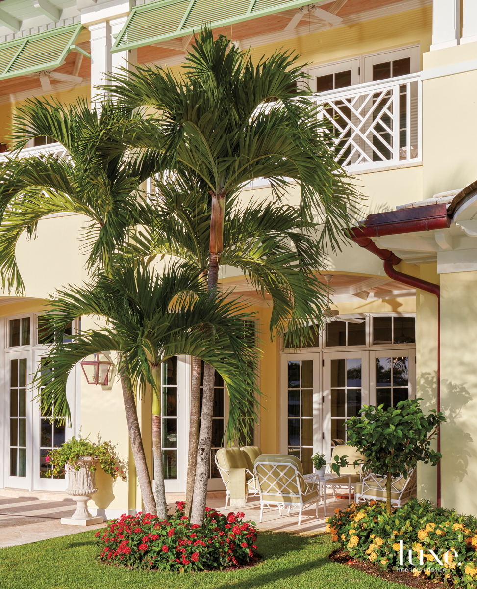 Traditional Meets Whimsical In This Stately Florida Home | Luxe ...