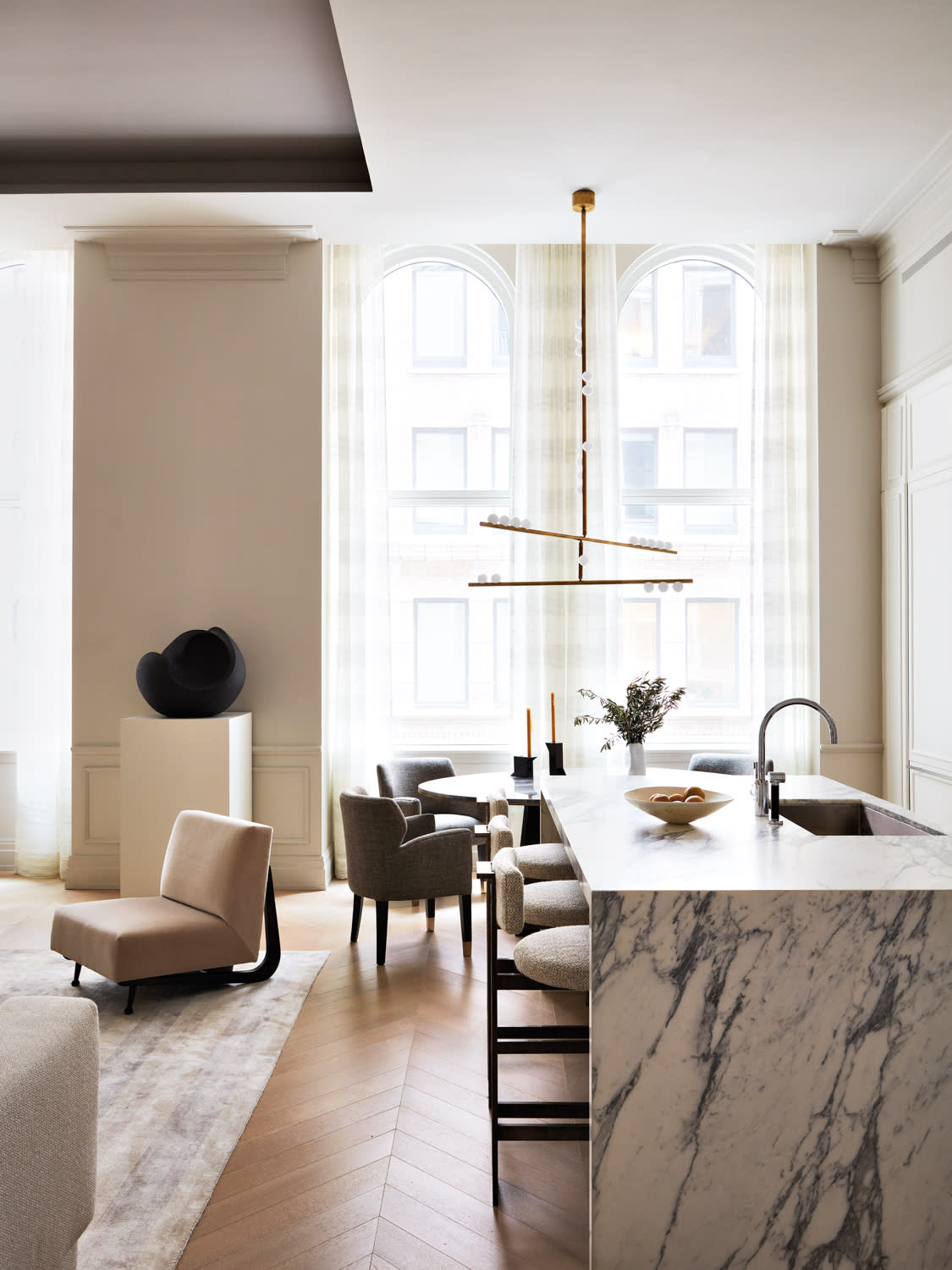 Lean Into The Posh Palette Of Neutrals Of This Tribeca Pied-à-Terre ...
