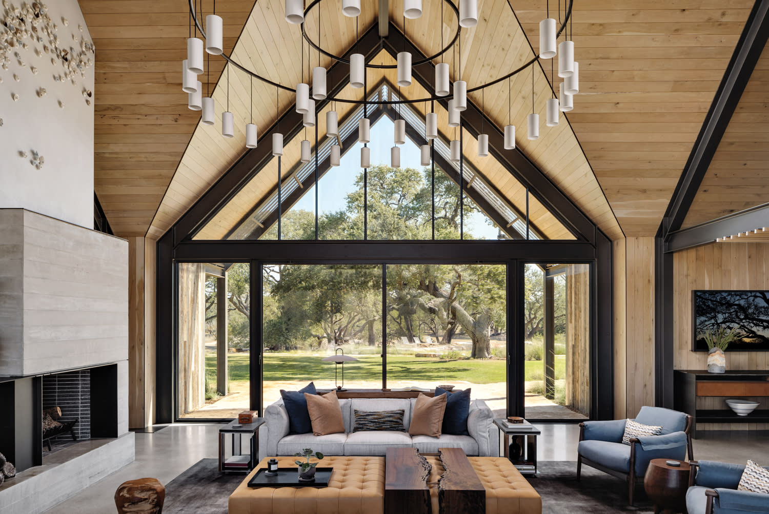 This Country Compound In Texas Gets A Ranch-Inspired Glow Up | Luxe ...