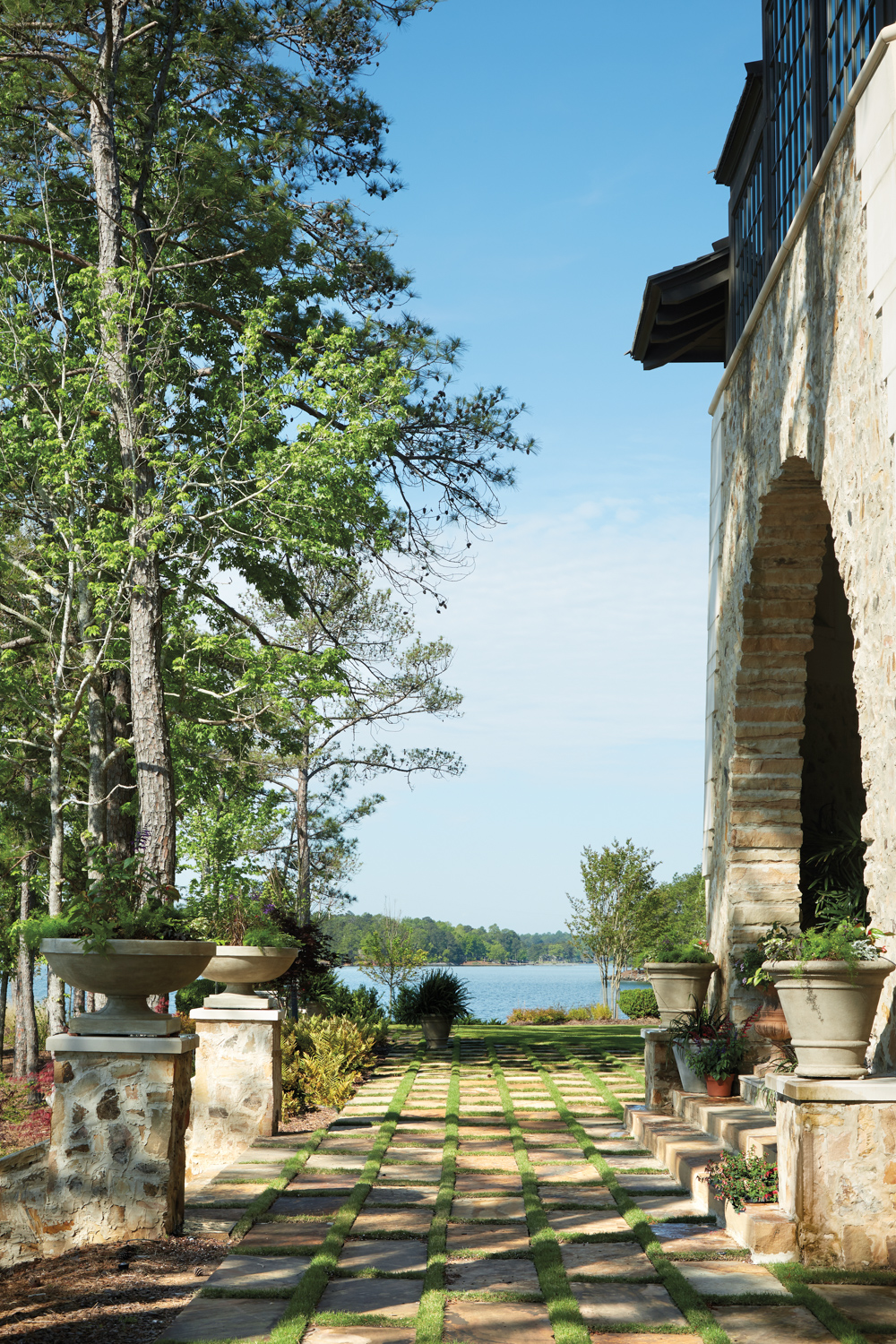 Inside A Traditional Alabama Lake Home Modeled For Memories | Luxe ...