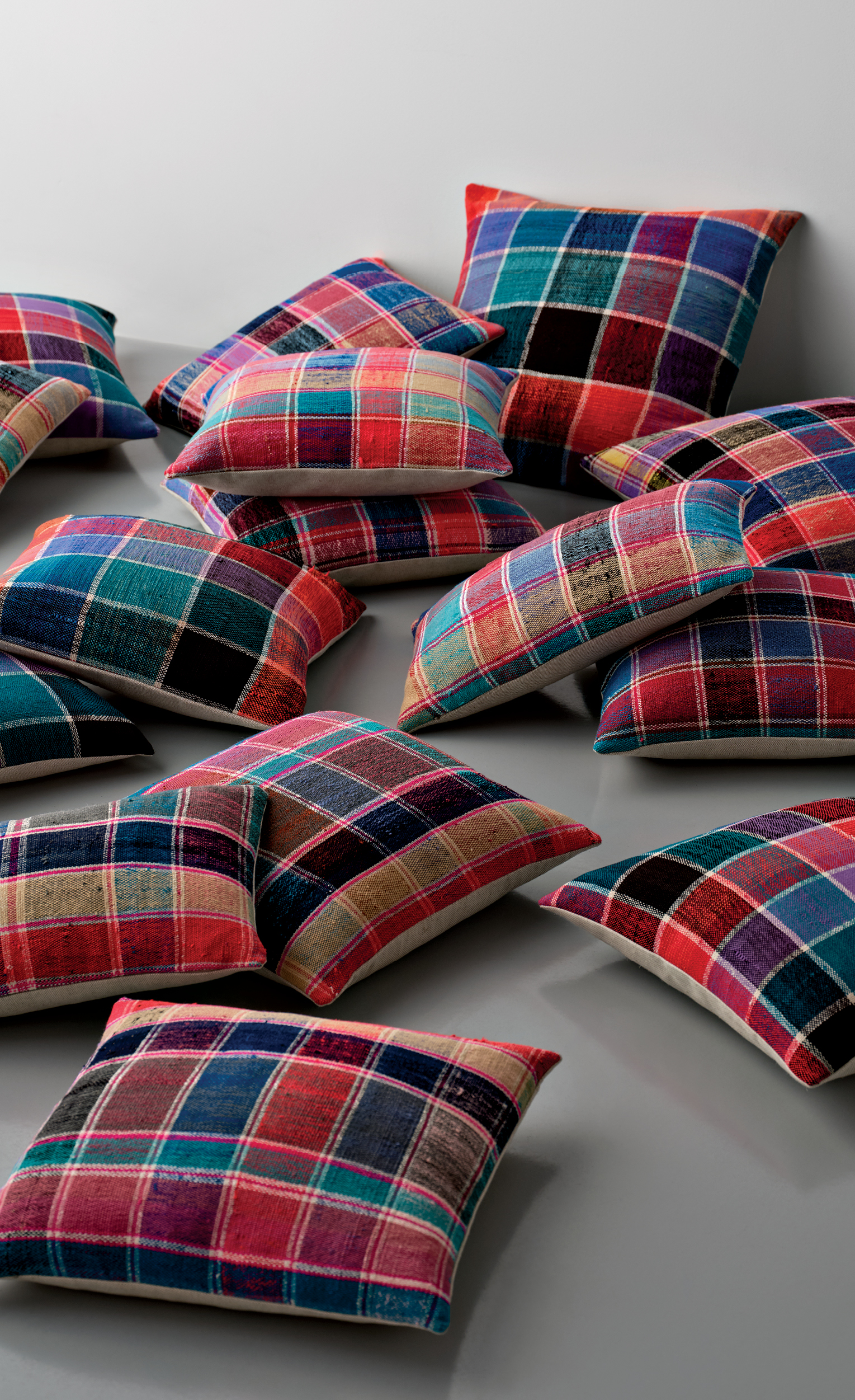 Up Your Home's Cozy Factor With Pillows Made From Vintage Fabrics ...