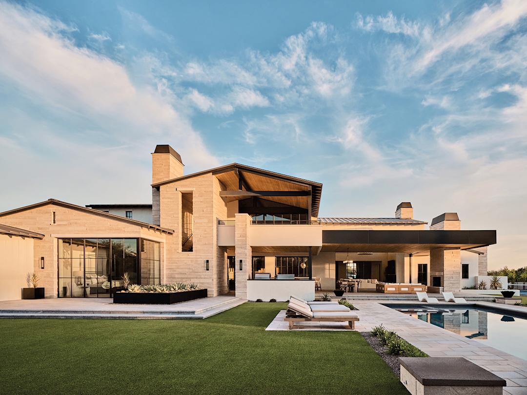 A Phoenix Home Blends Contemporary Aesthetics With Classic Touches ...