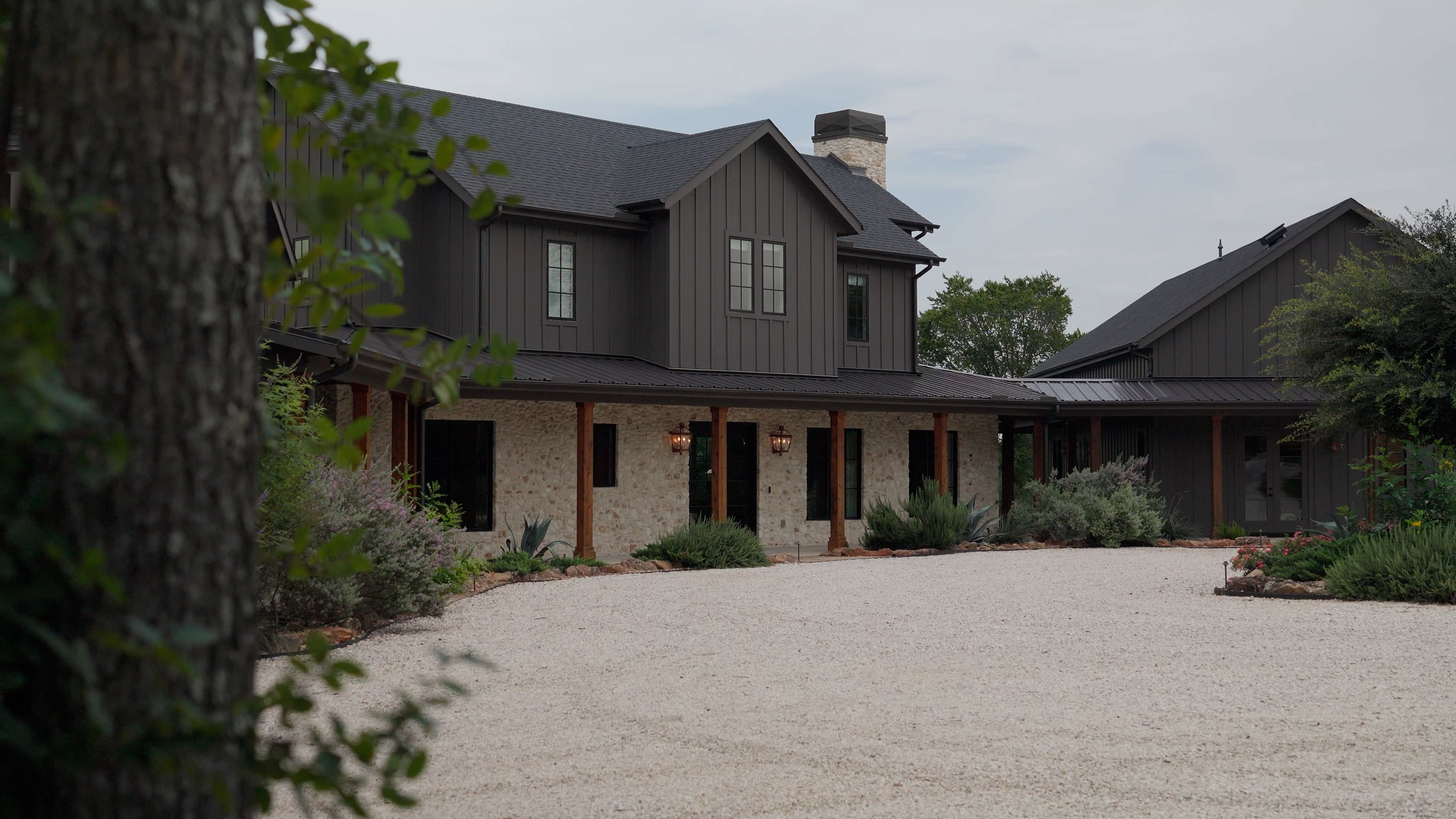 Step Inside Low Creek Ranch: A Modern Take on the Classic Texas Escape ...