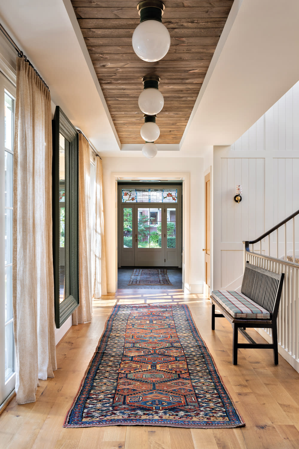 A Contemporary Chicago Home Emanates Cozy, Historic Charm | Luxe ...