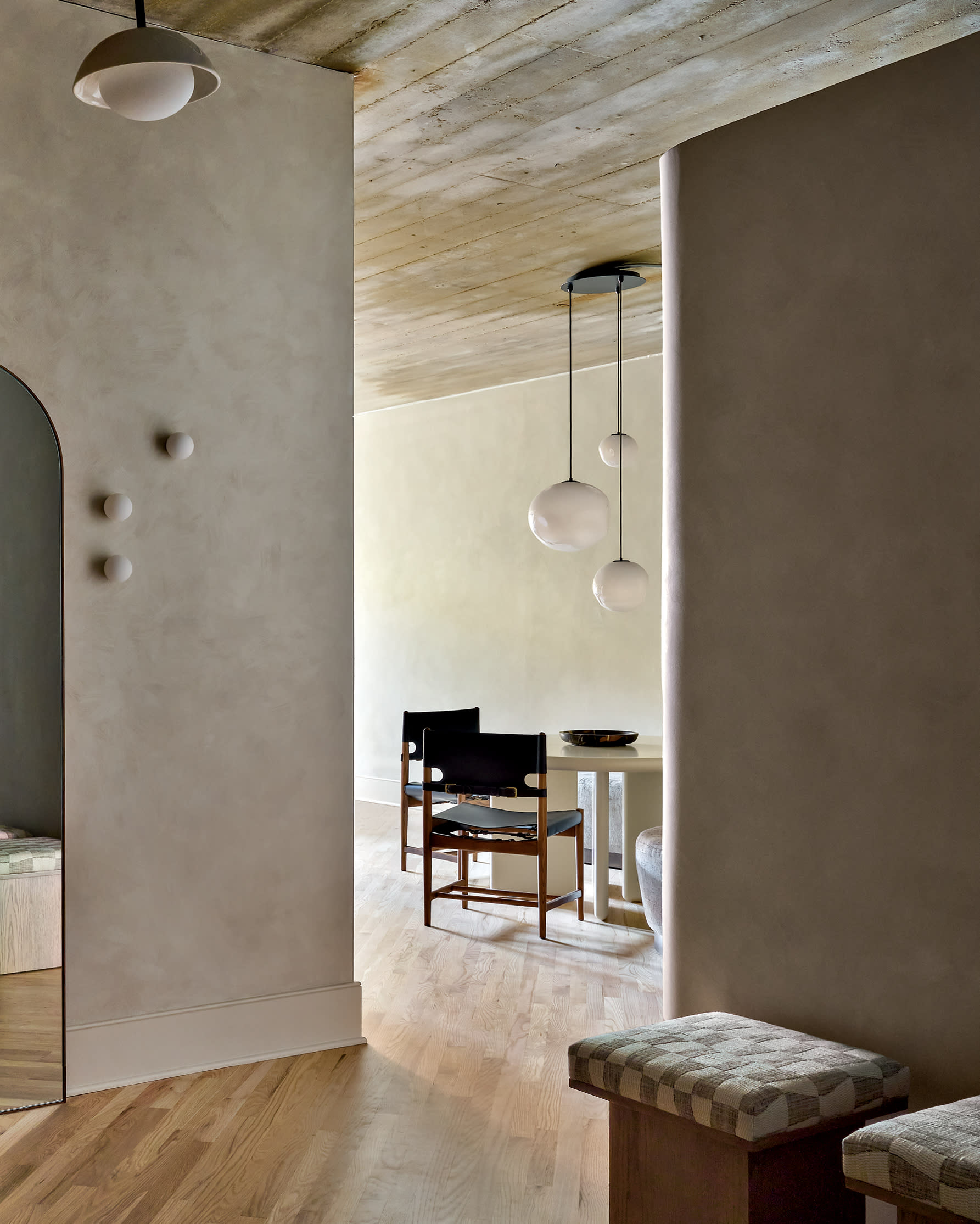 How Luxurious Textures Bring Serenity To This Chicago Loft | LUXE ...