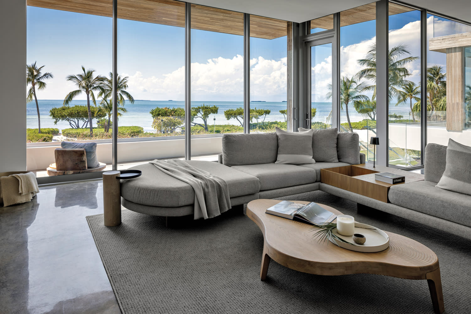 Escape To A Modern Indoor-Outdoor Retreat In South Florida | LUXE ...