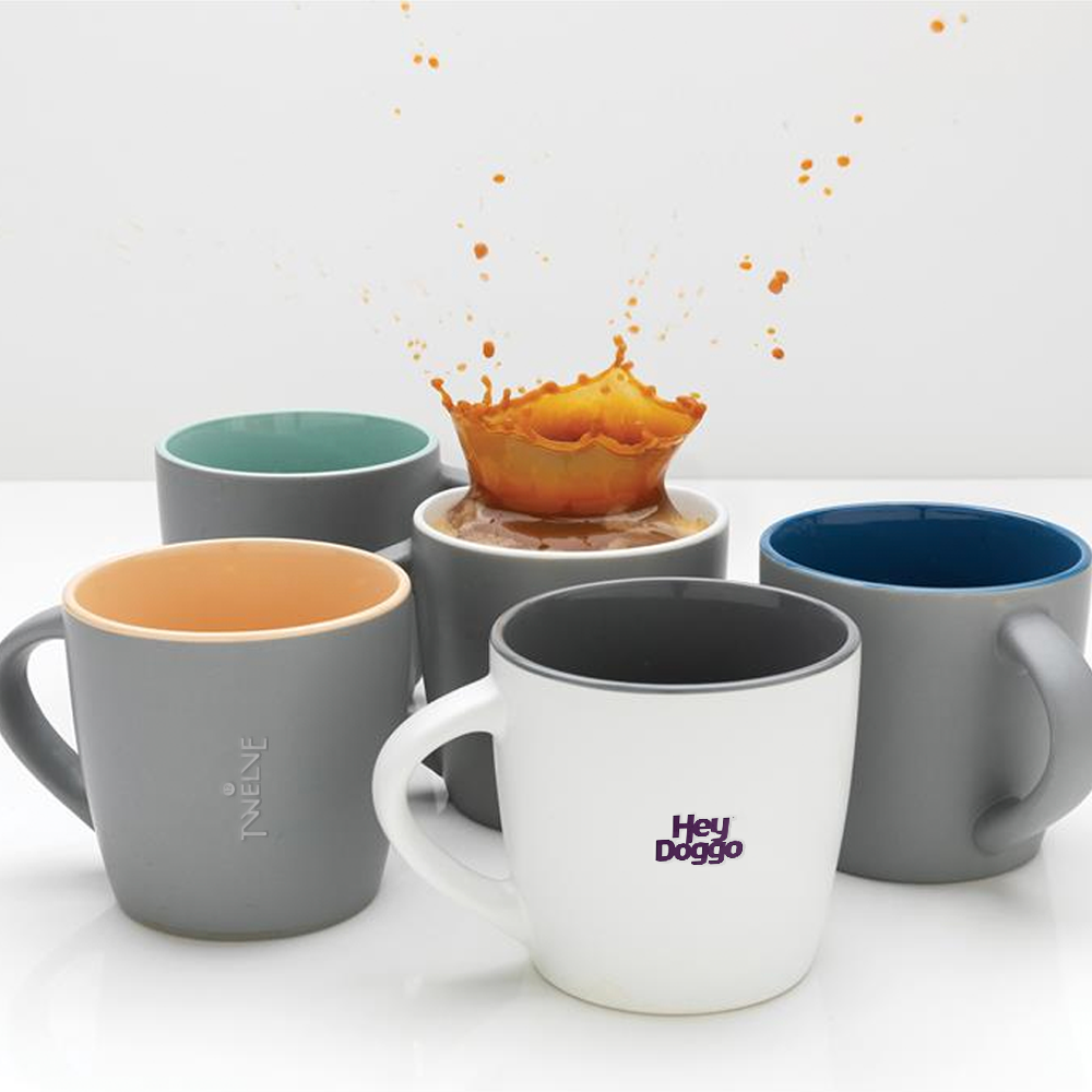 Taza de cerámica con interior coloreado | HelloPrint