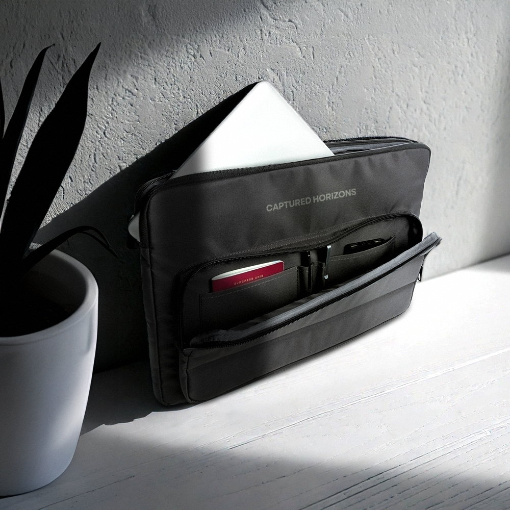 Pochette pour ordinateur portable AWARE™ rPET | HelloPrint
