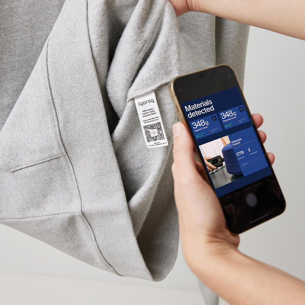 Sweat à capuche en coton non teint recyclé Iqoniq | HelloPrint