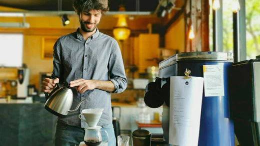 Formation barista, communication, reconversion : ITW avec Thomas Hierthes | Lomi